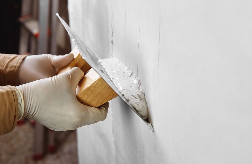 How to Fix Plaster Walls and When to Call the Pros for the Job